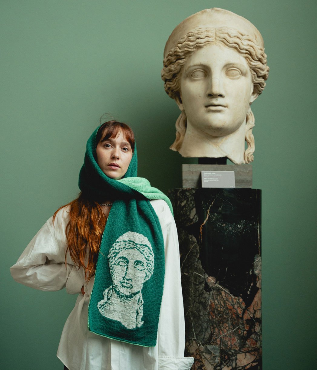 Model 2705 Juno Scarf